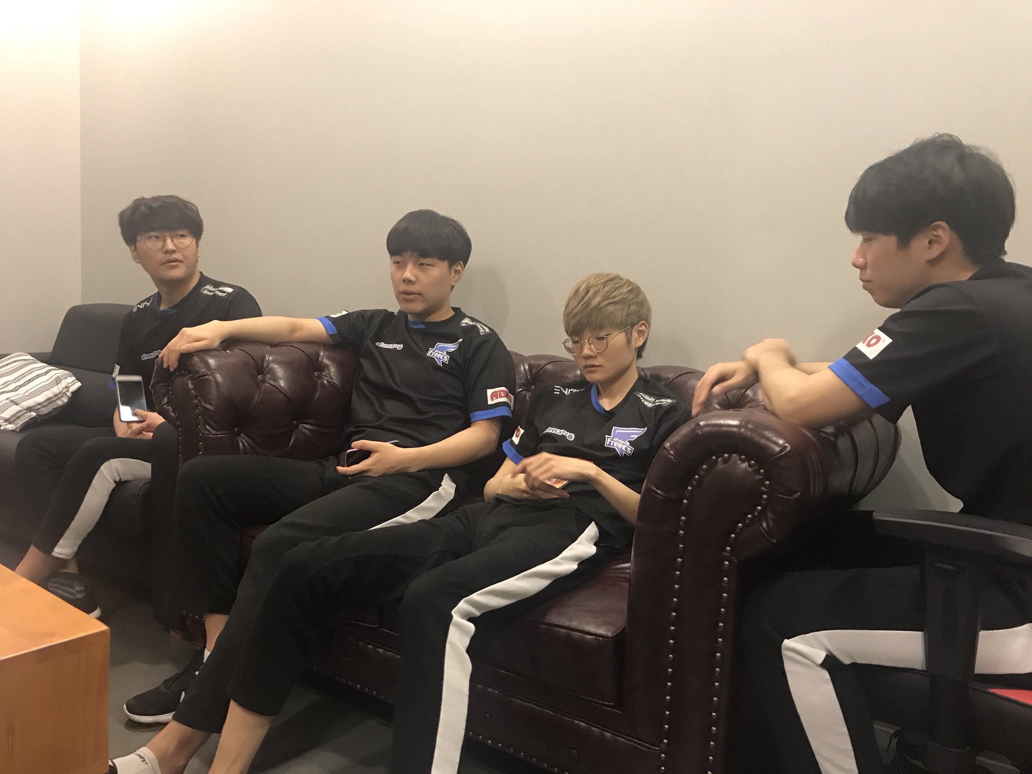 Afreeca Freecs LoL on Twitter: "잠시 후 4시 50분부터 아프리카 프릭스의 경기가 시작됩니다. 프릭스 팬 여러분들의 많은 응원 부탁 드려요 ...