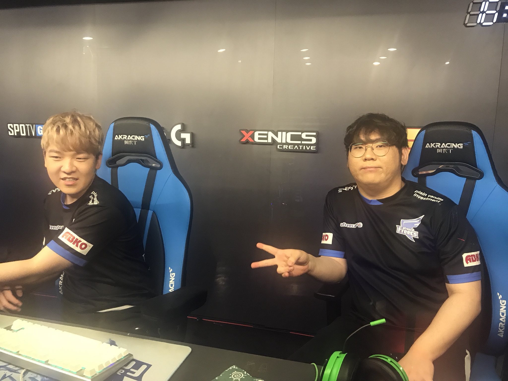 Afreeca Freecs LoL on Twitter: "잠시 후 4시 50분부터 아프리카 프릭스의 경기가 시작됩니다. 프릭스 팬 여러분들의 많은 응원 부탁 드려요 ...