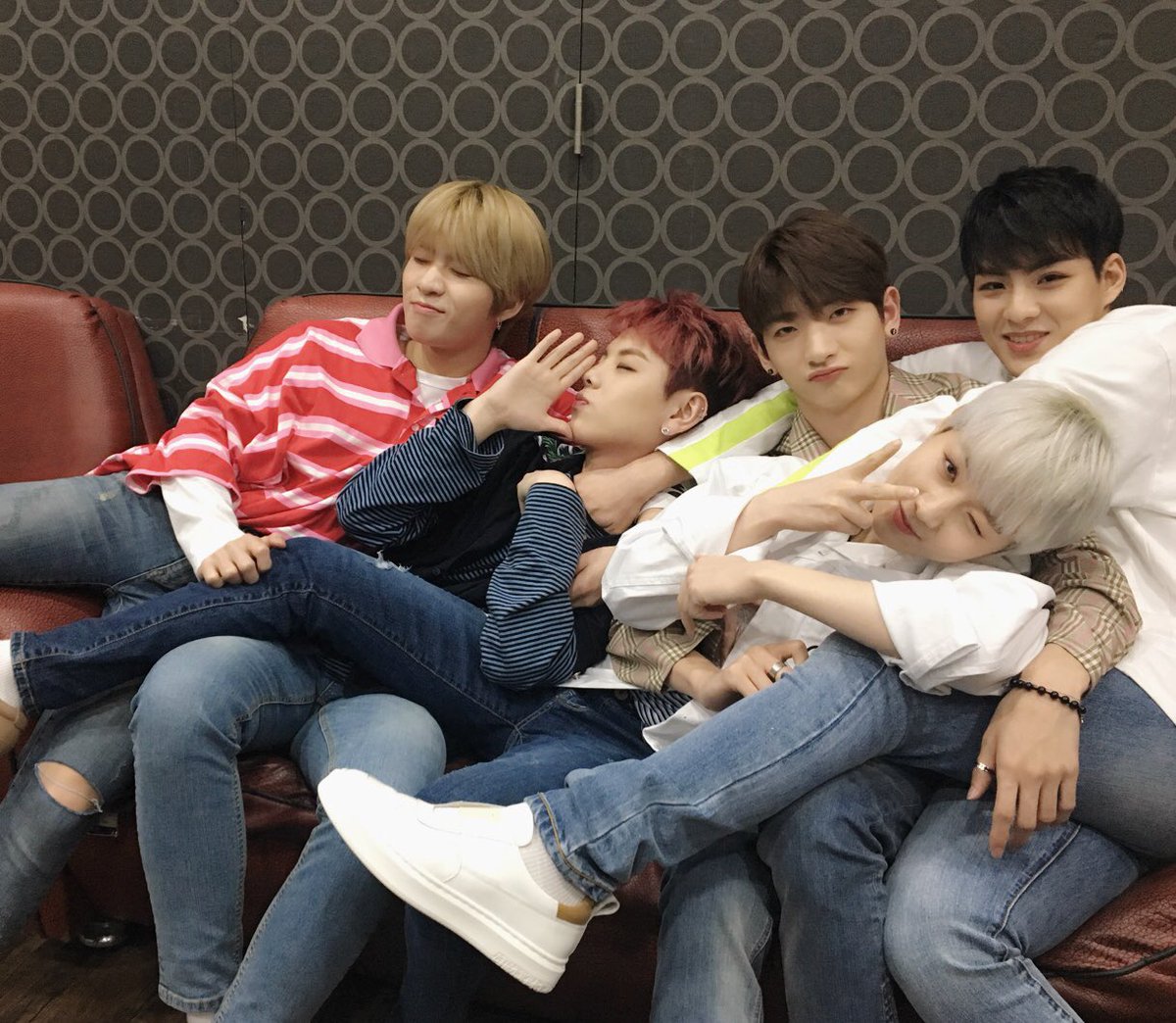 52 best Twitter Rainz_official images on Pholder | [☔️] 2018.06.30 # ...