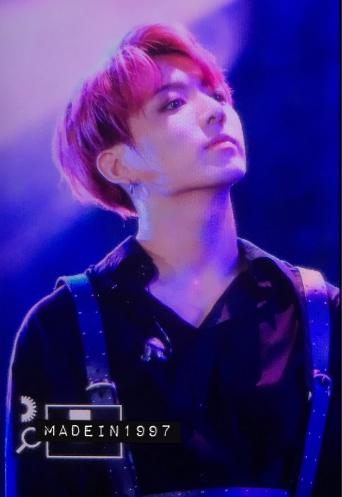 Say Goodbye To Black Hair Bangtan, Tampil di Lotte Concert, Warna ...