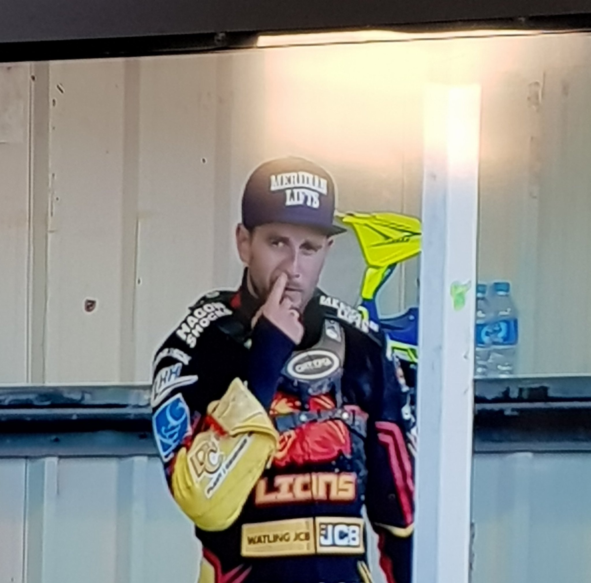 Iain Brown on Twitter: "@Hansi_Andersen Digging for points 🤭 https://t.co/TG8bSAhSLF" / Twitter