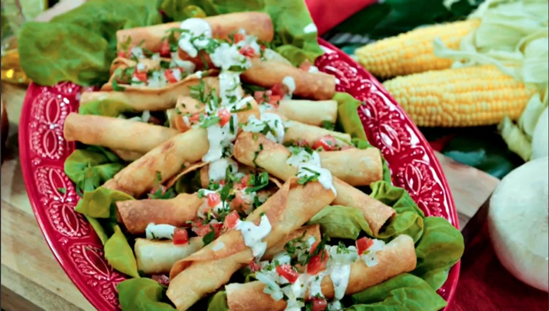 Prepara unos deliciosos tacos dorados de pollo con pico de gallo ... Prepara unos deliciosos tacos dorados de pollo con pico de gallo ...