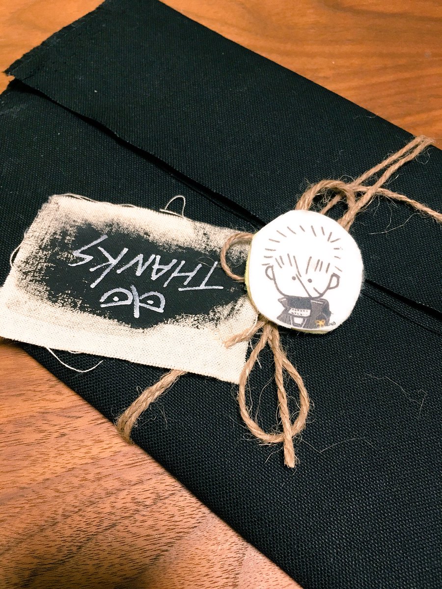 「二度寝さん(@nidone_gn )のたぬポーチと、幸作屋-kou39ya-さん(@kou39ya_HM)のブレスレット」まき子の漫画