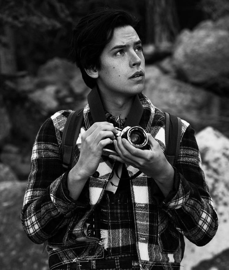 Talentoso Acostado opción cole sprouse with camera Gran engaño para ver ...