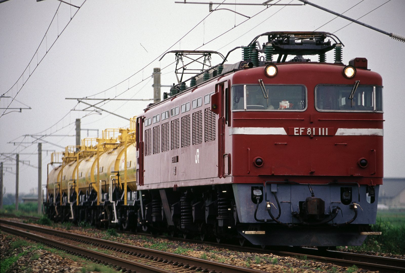EF81-503 on Twitter: "EF81-111 3881レ JRマークが小さい111号機。この日は3880レも3881レも編成が短かかった。 2001.6？ 北余目 #EF81 ...