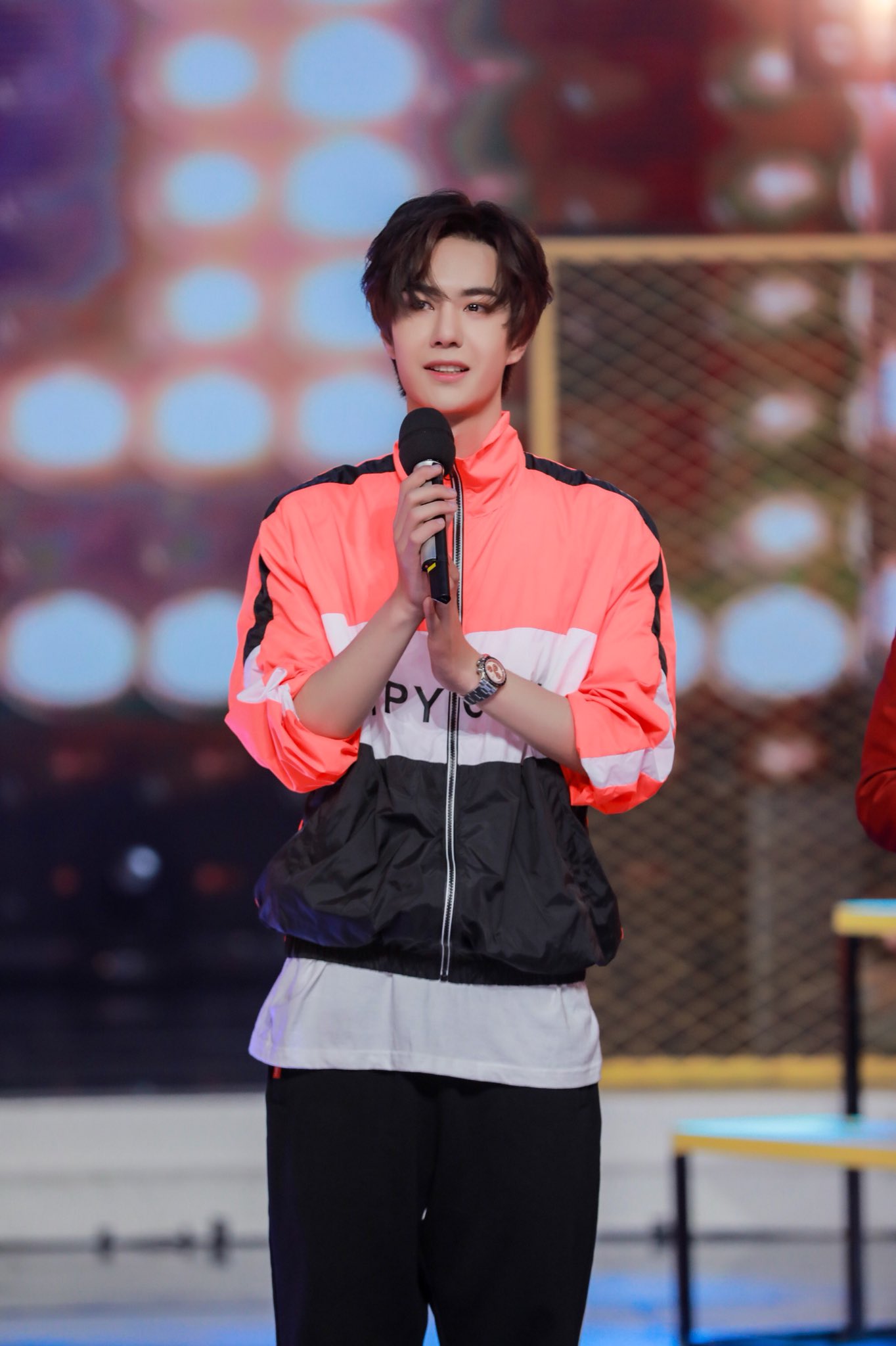 WANGYIBO THAIFANS on Twitter: "[Pics] 180706 UNIQ OFFICIAL Weibo Update #UNIQ #YIBO #유니크 #이보 -1 ...