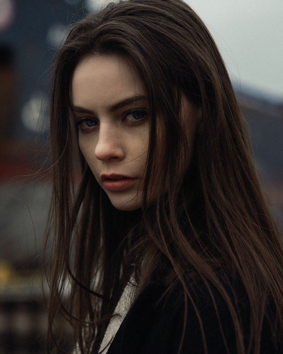 There's something off with Claire's face. | NeoGAF