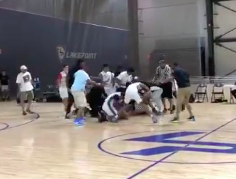 AAU Basketball Game In Atlanta Breaks Out Into A Brawl Between Players ... AAU Basketball Game In Atlanta Breaks Out Into A Brawl Between Players ...