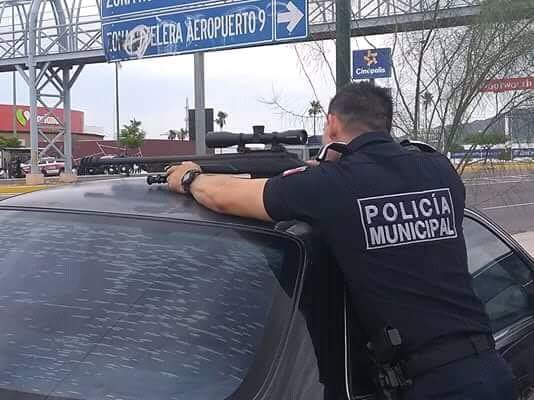 A sniper from the Municipal Police of Hermosillo, one of the snipers ...