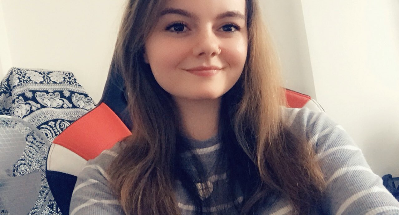 Emma | Red EmZ 🐘 on Twitter: "We are LIVE on #fortnite Getting closer to 200 subs! https://t.co ...