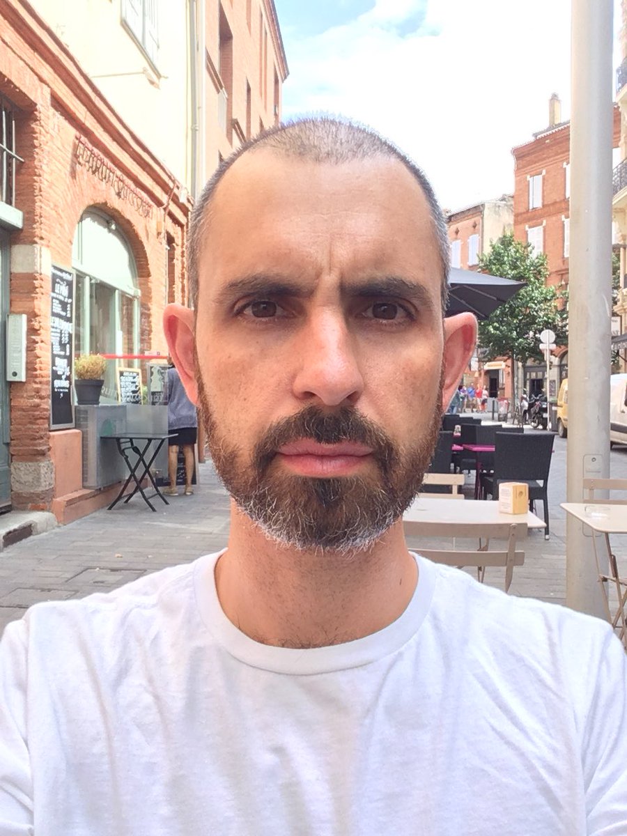 classify british tv presenter Jonny Smith - Italic Roots