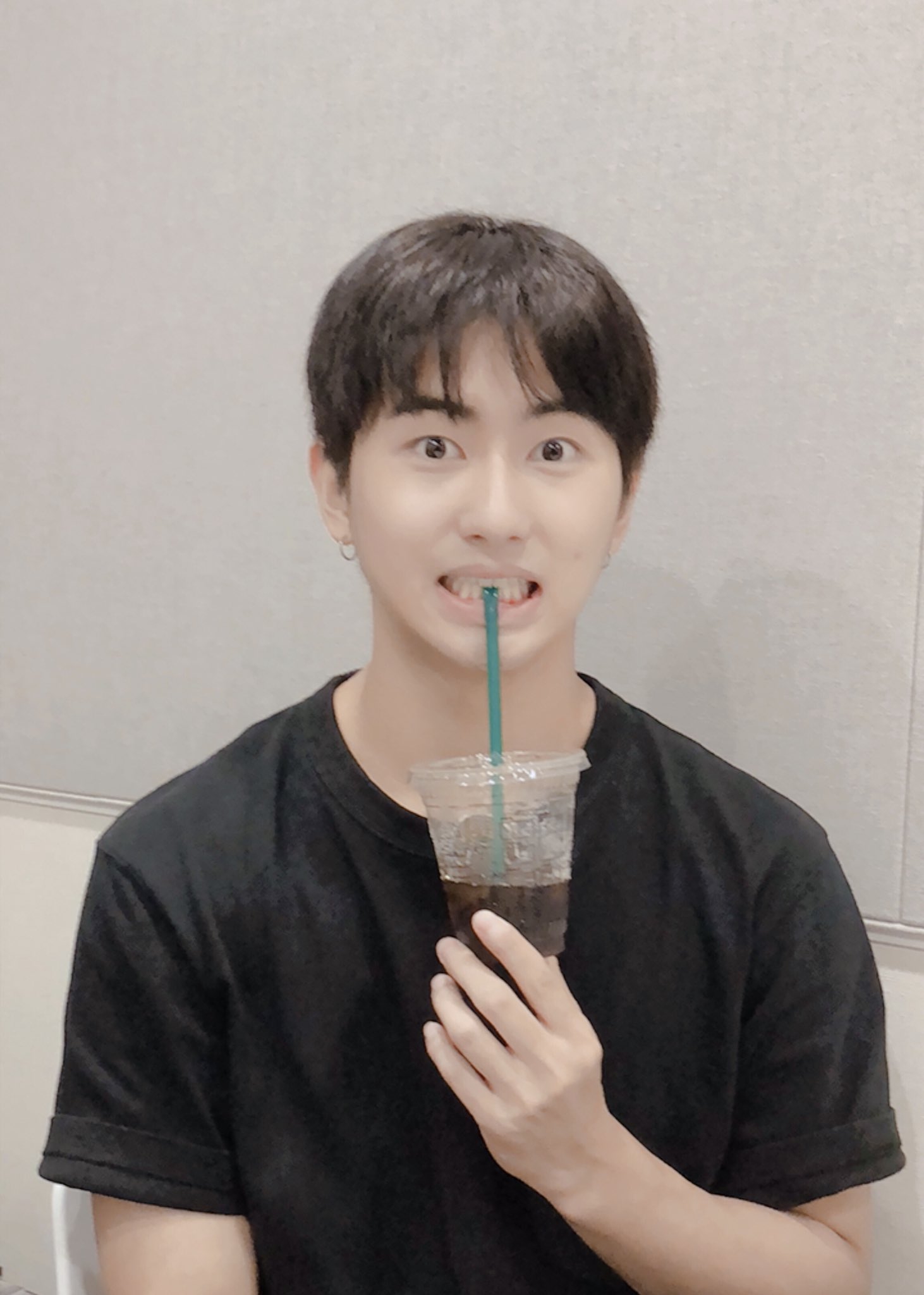 MAP6 JAPAN on Twitter: "ぼくのとなりにっはきょうもこっぴー🥤だねㅋㅋㅋあしただれdayかな？ #MAP6 #맵식스 #MINHYUK #민혁 #SUN #썬 #JJUN ...