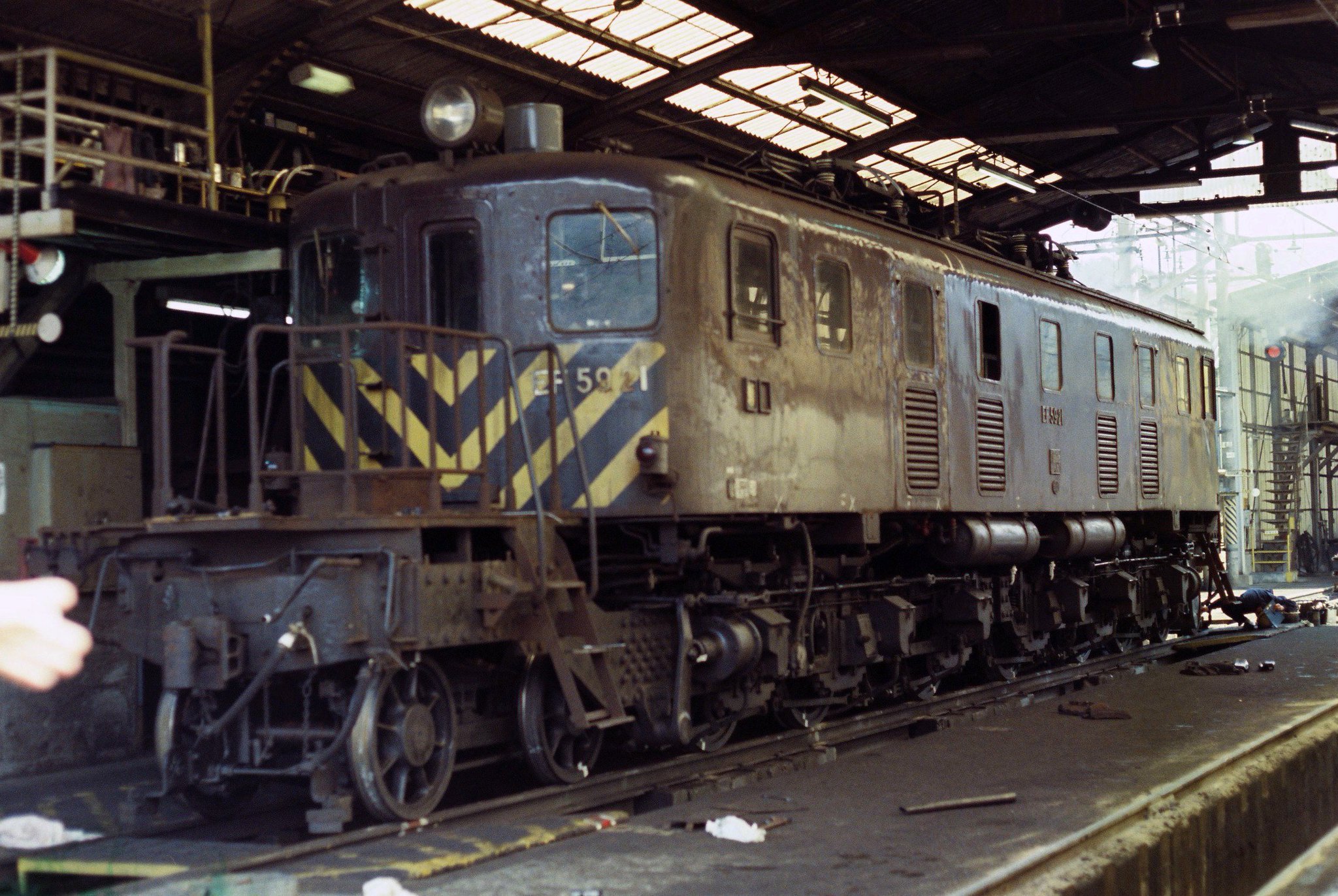 アルベース on Twitter: "EF59の末期，1981年の瀬野機関区。…