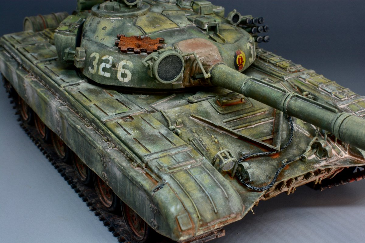 Nyamole on Twitter: "DragonのT-72M2 1/35 完成であります！自分が格好良いと思う方向に舵をきって塗りきってみました。ダークグリーンからイエロー系までいくつか ...