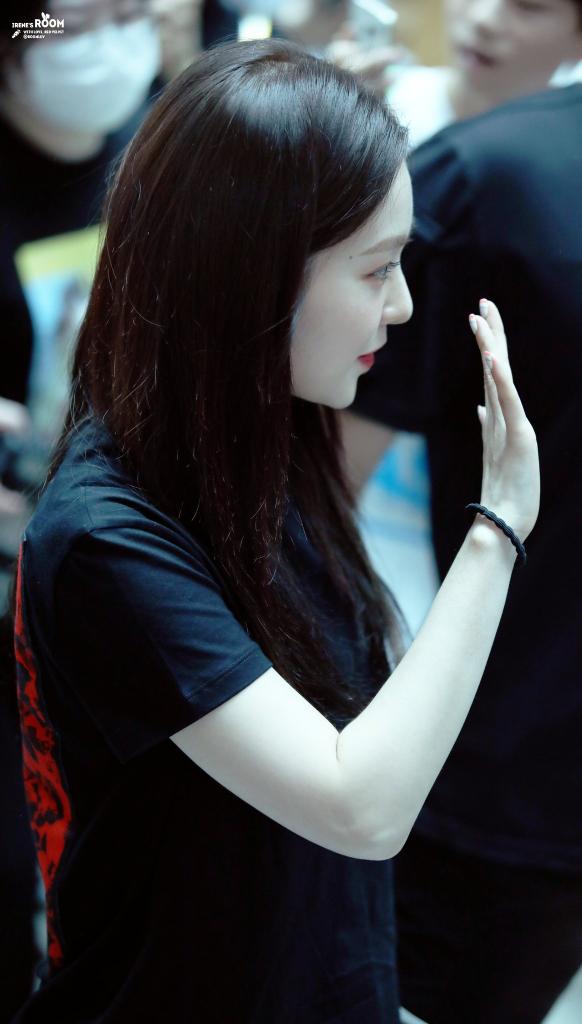 IRENE (아이린) NEWS on Twitter: "[HQ] 180727 #IRENE ICN Airport OTW to Japan for '2018 SMTOWN Live ...