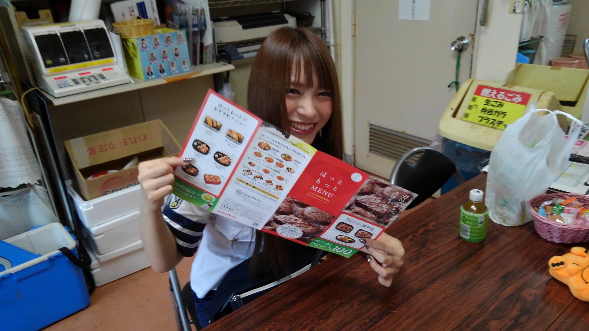 輝け！さぷらいず娘 On Twitter おはようございます👋😃☀モリナガ中山店にミニスカポリス姿の ありぺいが登場👮実戦開始です🍀画像は