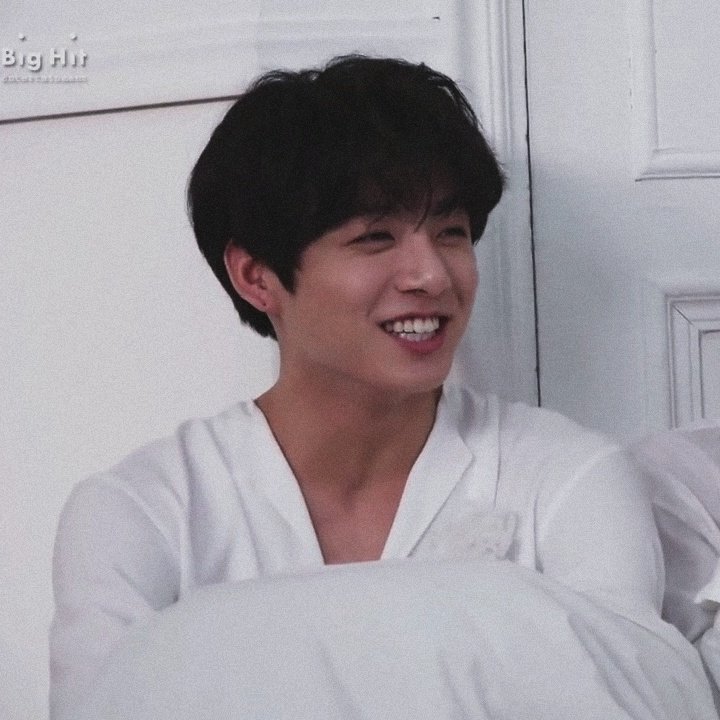 On Twitter Taekook Au Young Artist Kim Taehyung Is Bad At Living