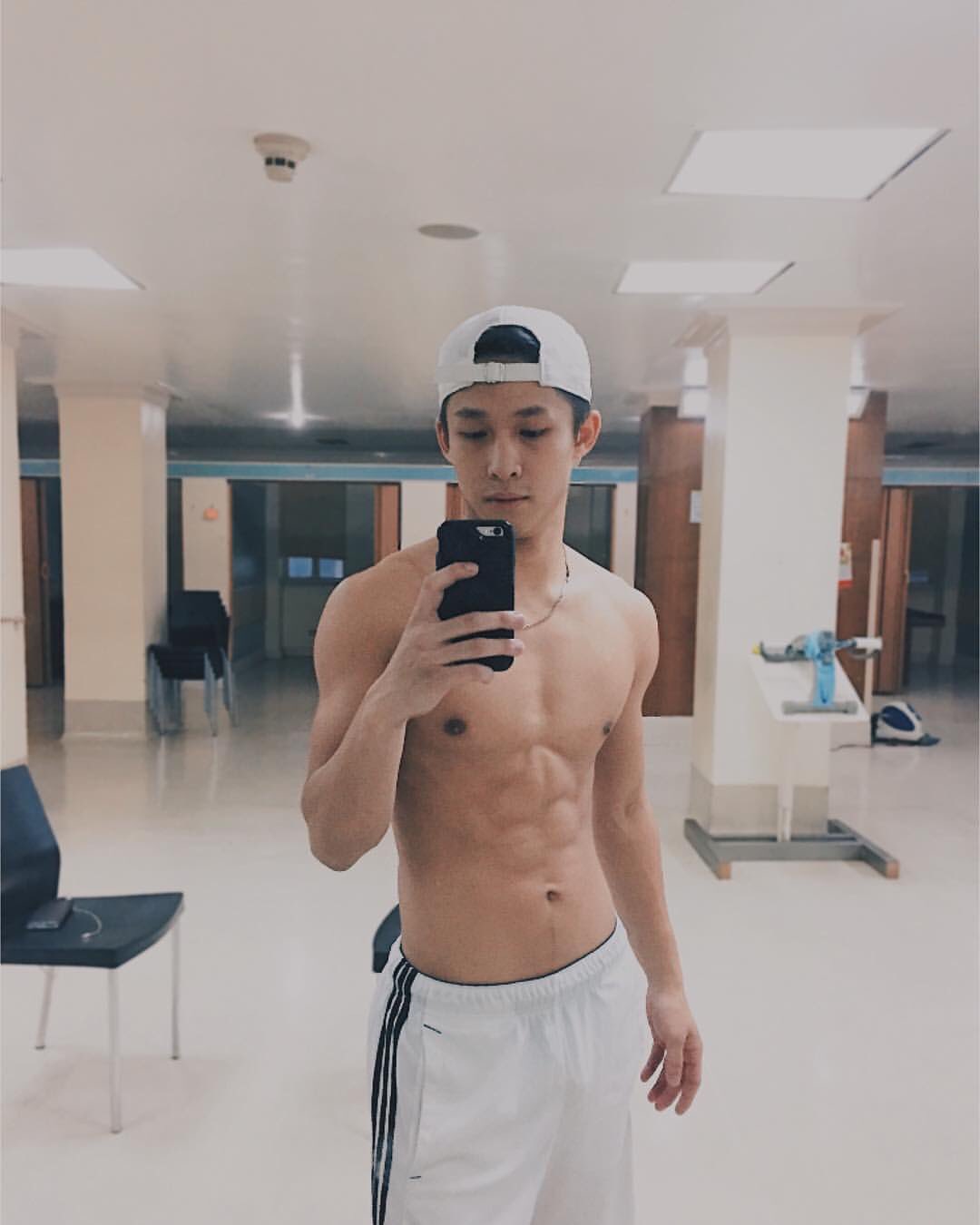 THE JAKOL DIARY on Twitter: "ANG SLIM NI KUYA! UGH! 👊🏻💦…