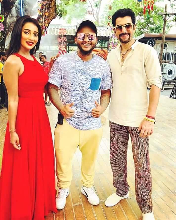 SWARUP BISWAS on Twitter: "New Exclusive picture from #BaghBondiKhela Super look #Bossar @jeet30 ...