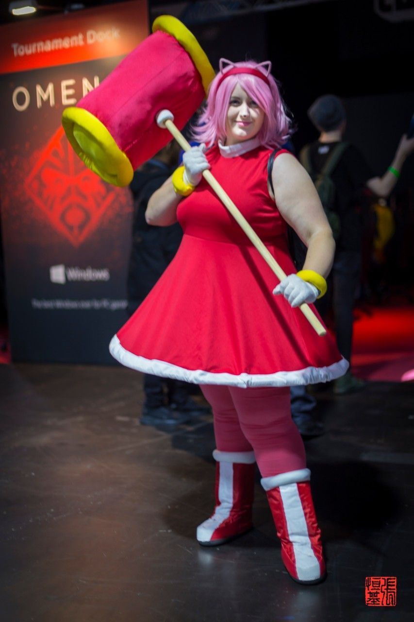 Amy The Hedgehog Cosplay