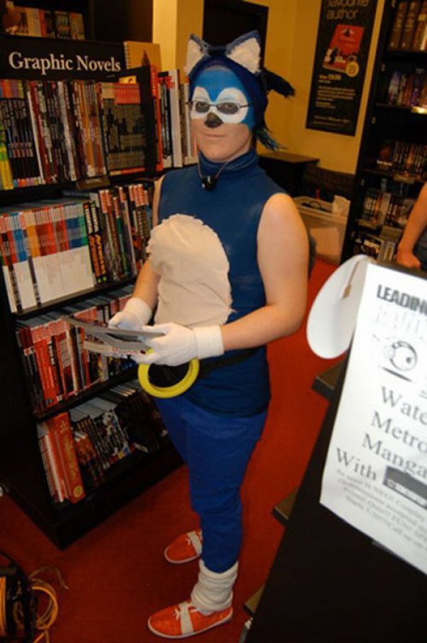 Fail Sonic Cosplay
