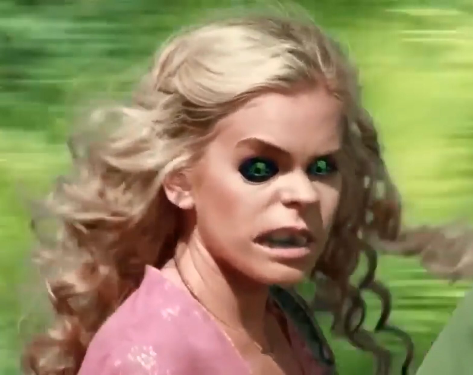 Isla Fisher Scooby Doo Hollywood Box "Throwing It Back To The Days