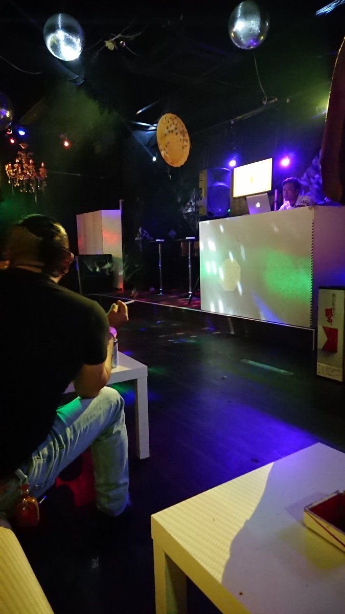 あれ？ビールどこ？ ガイジンしかおらん_(:3」∠)_