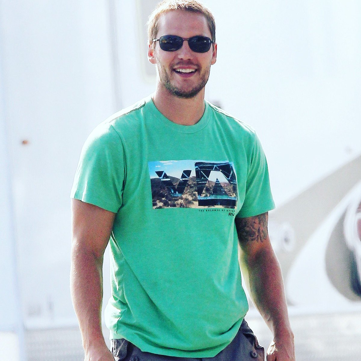 Taylor Kitsch Chon Savages 15 Because Hes A Savage Page 6 Fan Forum