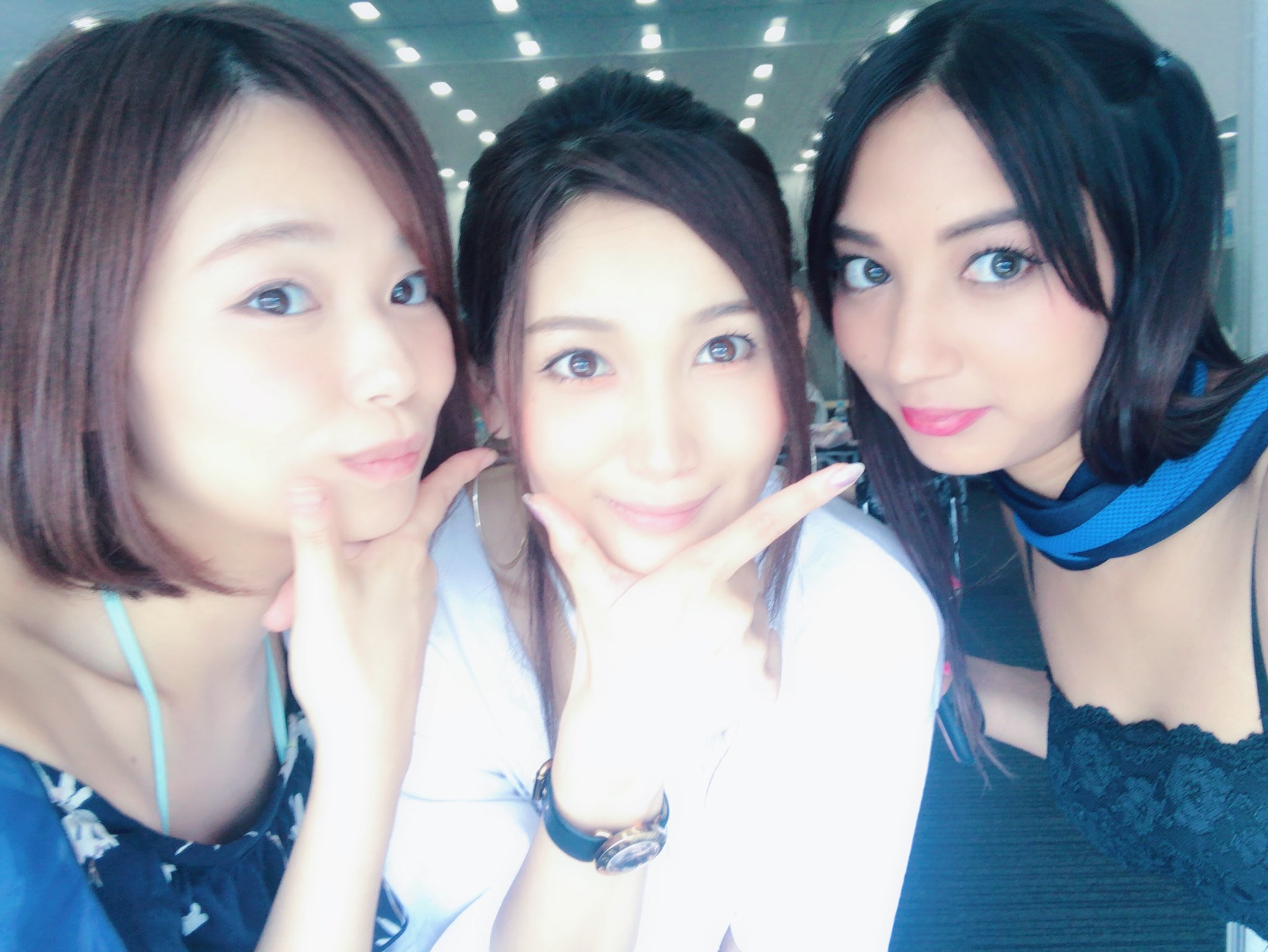 和地つかさ on Twitter: "事務所の後輩のみじゅちゃん(漢字難しい)💓 事務所の後輩でミスフラッシュの麻亜子ちゃんとこんちゃん🦊 大好きな2人が仲良く話してて嬉しかったなぁ😊⭐️ ...