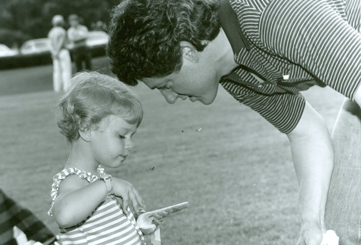 Chelsea Clinton’s Birthday Tweet To Her Dad Features A Sweet Childhood ...