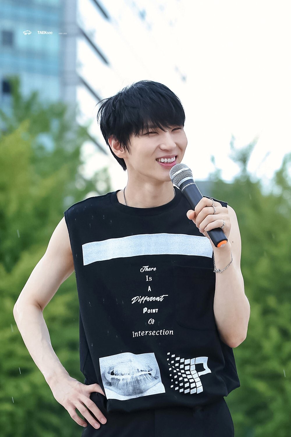 Leo Vixx Smile