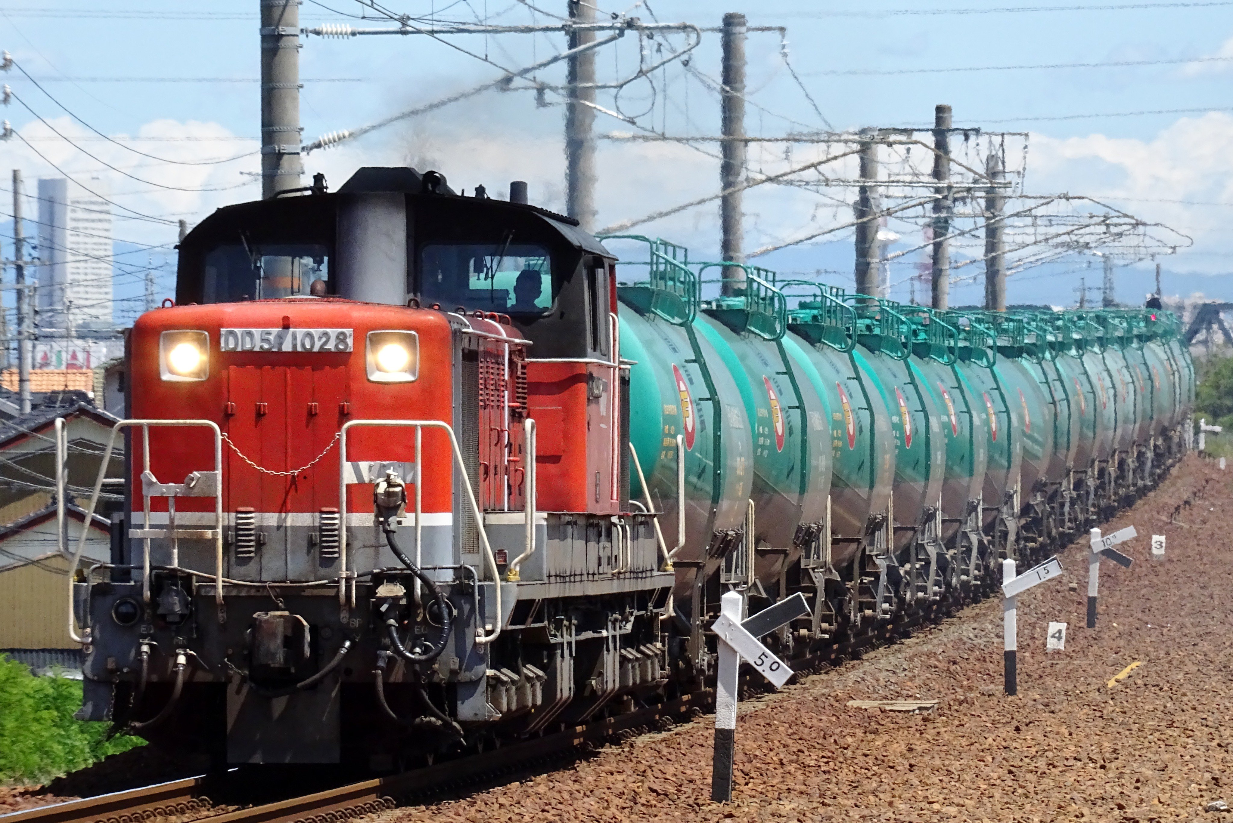 SAKAGAMI on Twitter: "2018.8.17 関西本線 八田～春田 3005D キハ85系 ワイドビュー南紀5号 8079レ DD51-1028 https://t.co ...