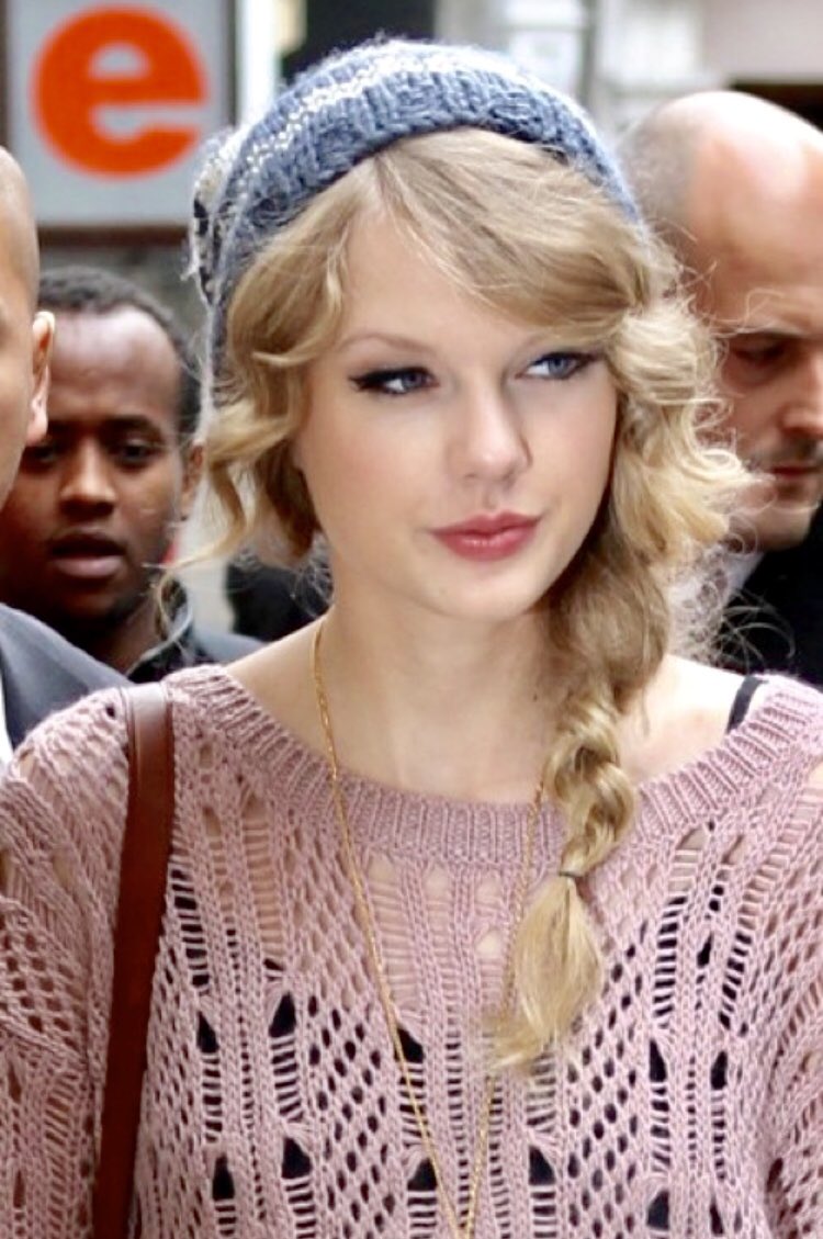 Taylor Swift Hairstyles Braid