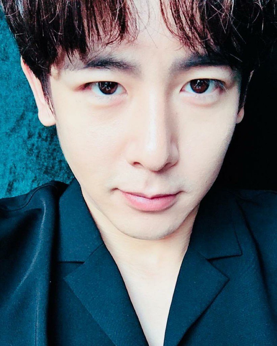 Nichkhun Selfie