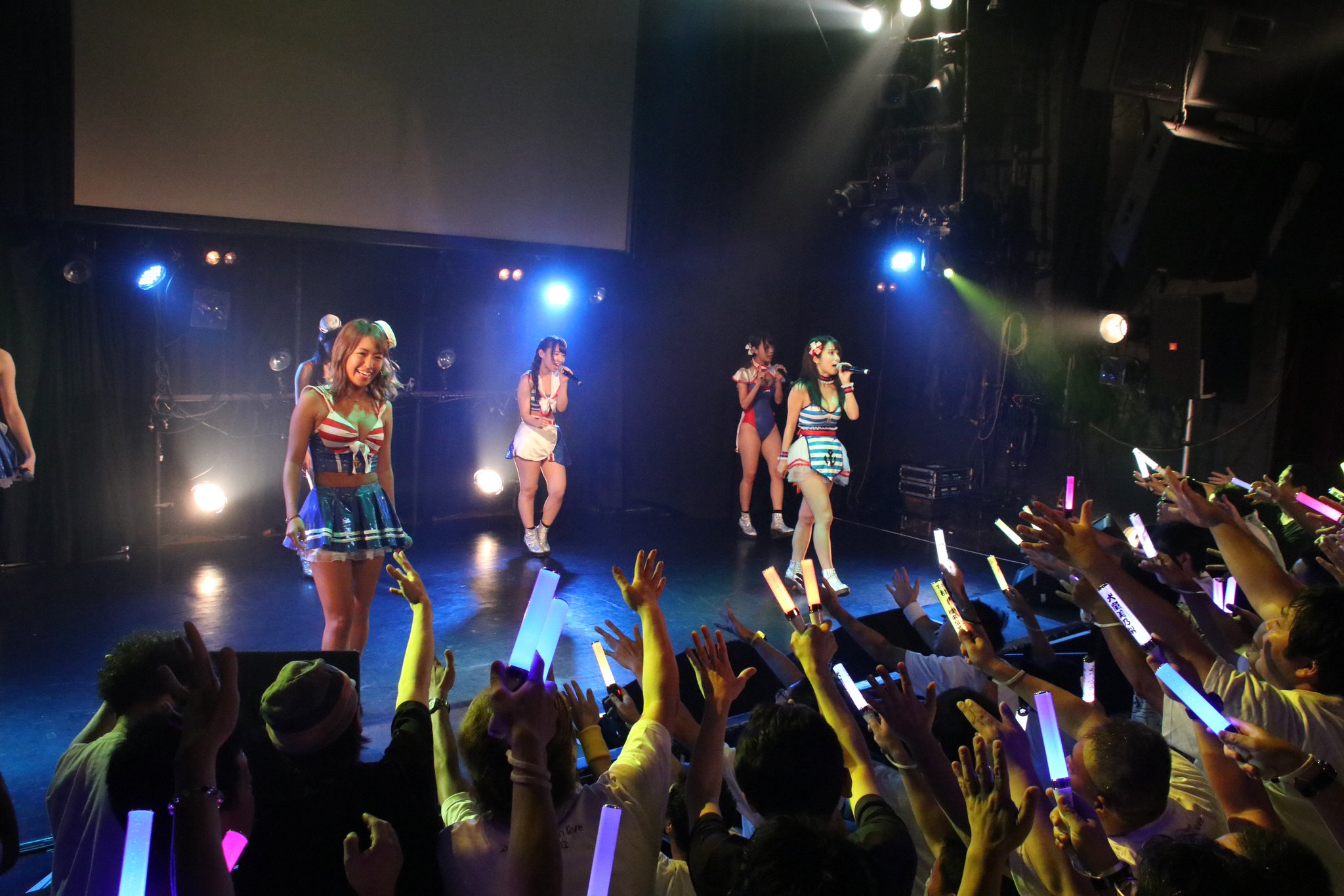 Deview ／ デビュー on Twitter: "グラビアユニットだと思って観に行くと、本気でガッツリ踊って歌うのでびっくりすると思いますよ！ MCはみんな涙・涙でユニットへの想いを感じ ...