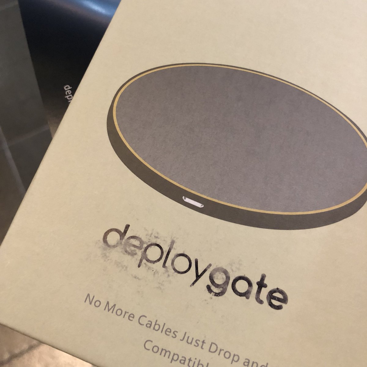 iOSDC Japan 2018でDeployGateのロゴ入りQiワイヤレス充電器をゲットした人たちの反応まとめ (2ページ目) - Togetter [トゥギャッター]