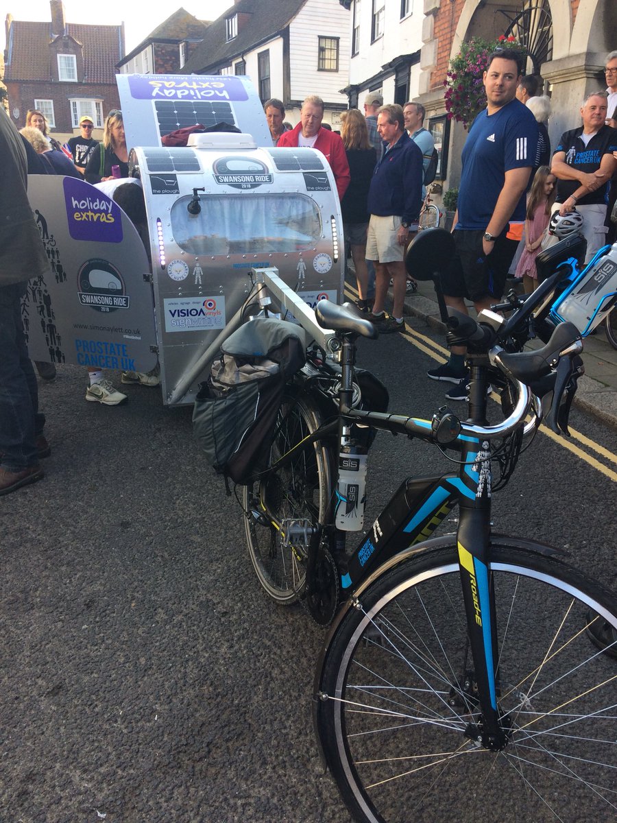 Crowds turn out in Rye to wish local man and restaurateur Simon Aylett ...