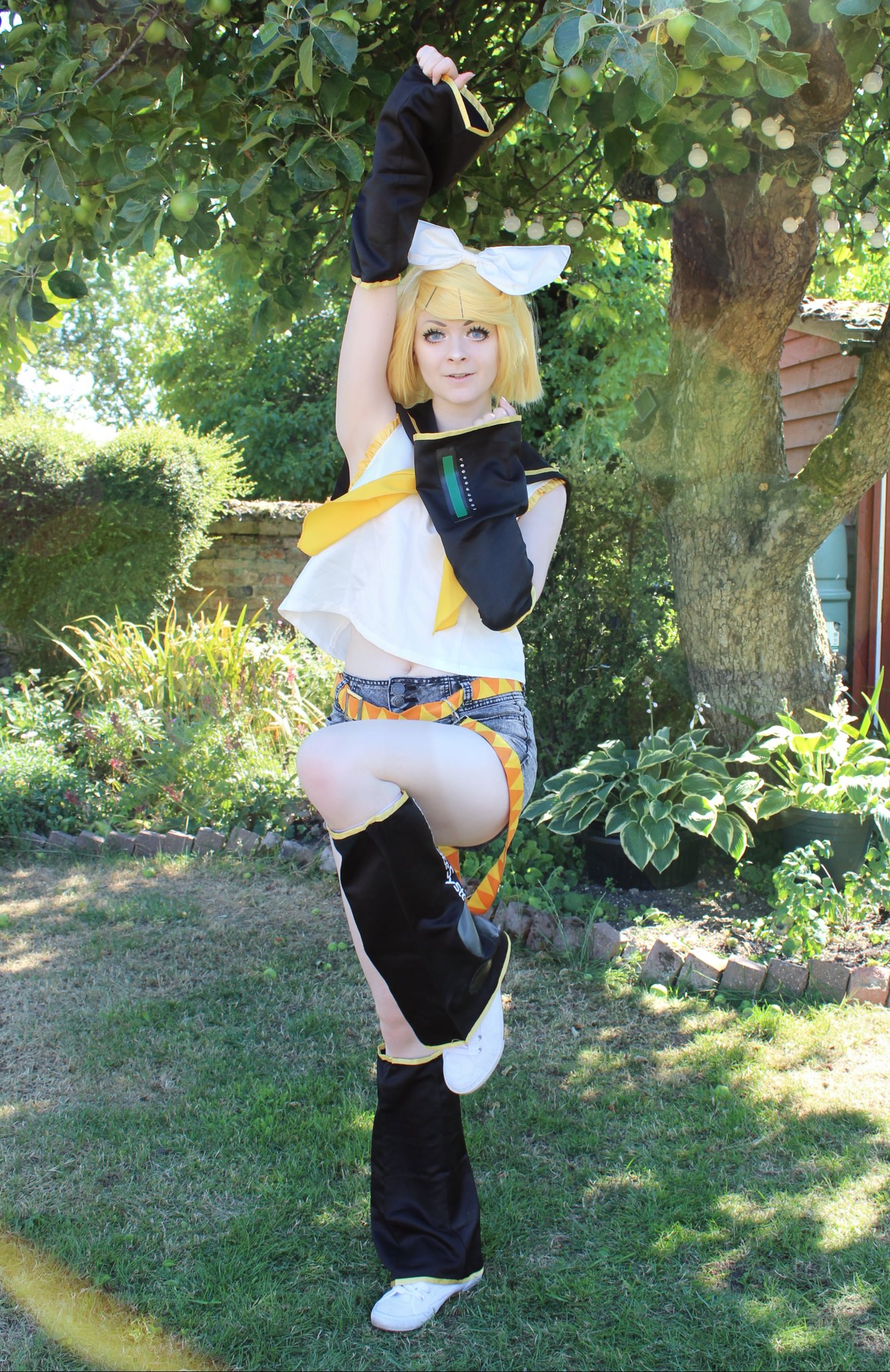 Sexy Len Kagamine Cosplay