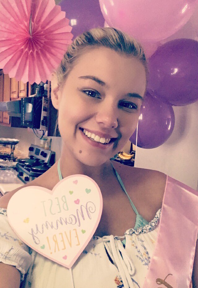 Carrie Boone's Instagram, Twitter & Facebook on IDCrawl