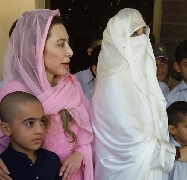 Day 15: First Lady Bushra Maneka shared a meal with children during her ...