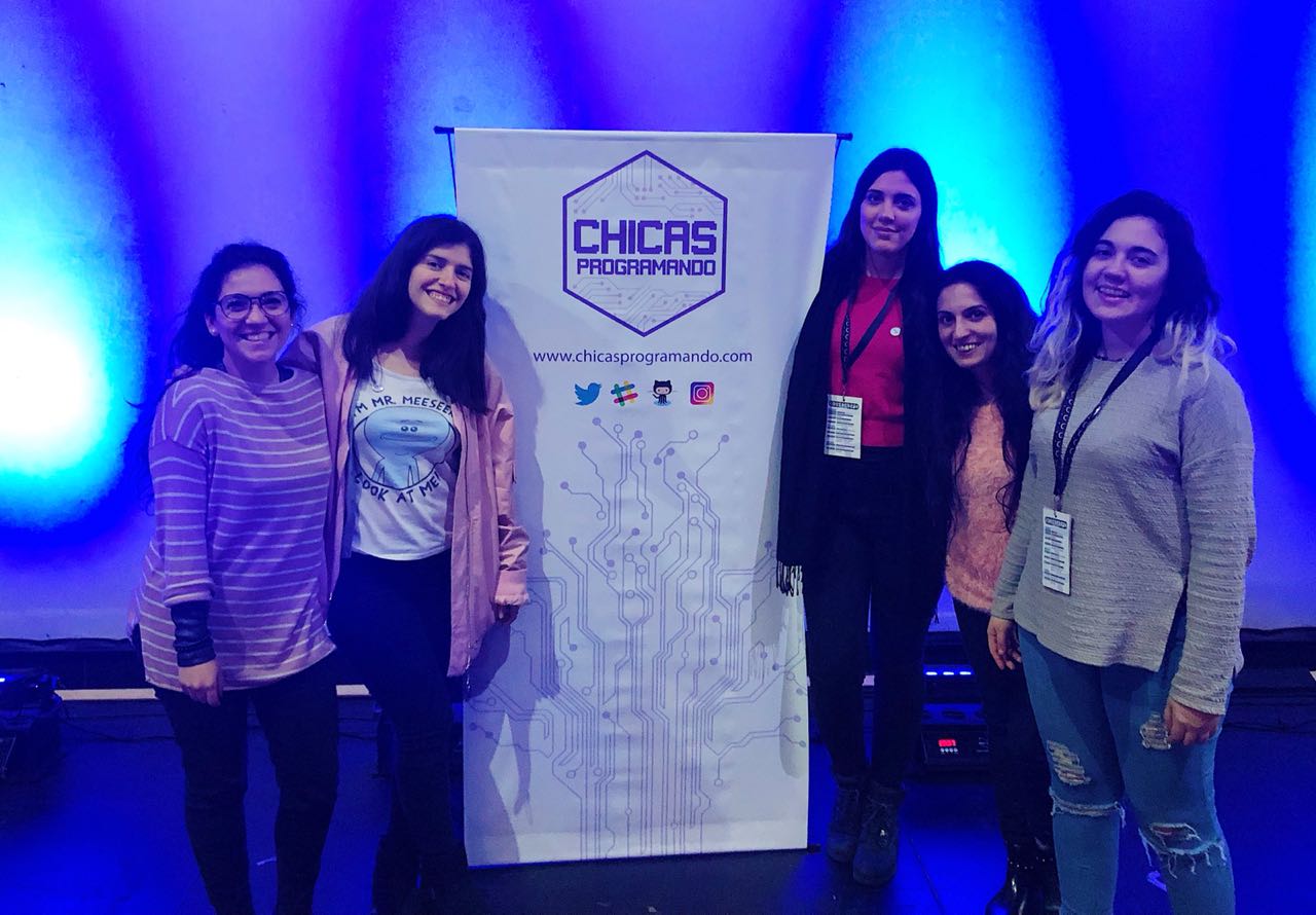 Chicas Programando 🏳️‍🌈 on Twitter: "Parte de nuestro equipo hoy en @nerdearla 💪 ¡Gracias por ...