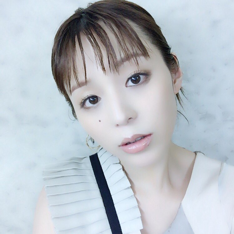 51 Best Twitter Uhystericbarbie Images On Pholder 今日はスニーカー文庫のイベント Sos団3人娘で登壇します 久しぶりの秋葉原🌈