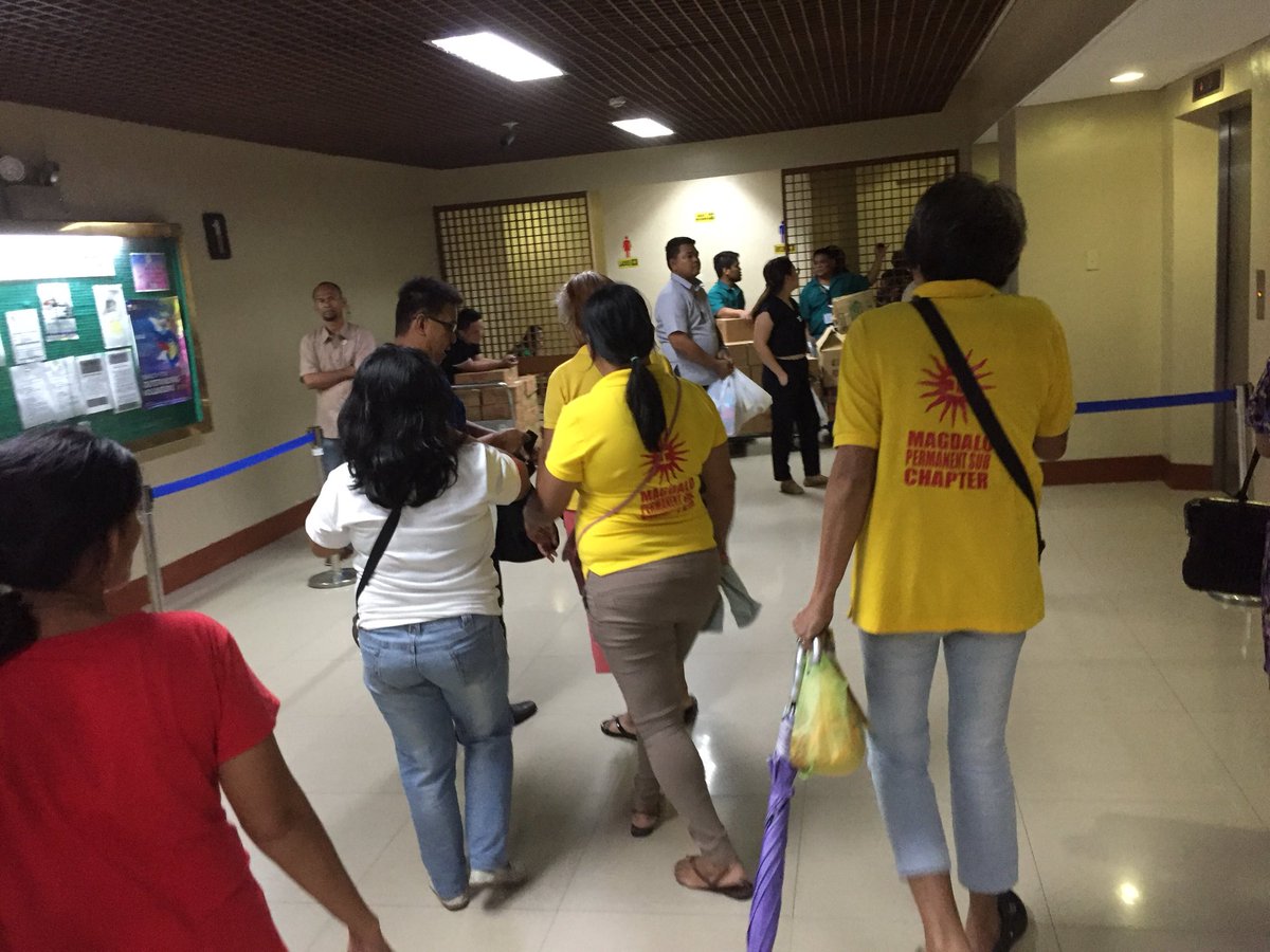 Magdalo members and supporters arrive at the Senate to show support for ...