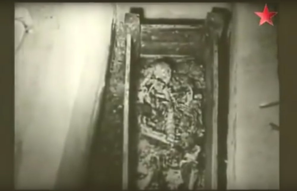 なぜなに世界史～発掘された偉人の骨【人骨につき閲覧にご注意】 - posfie