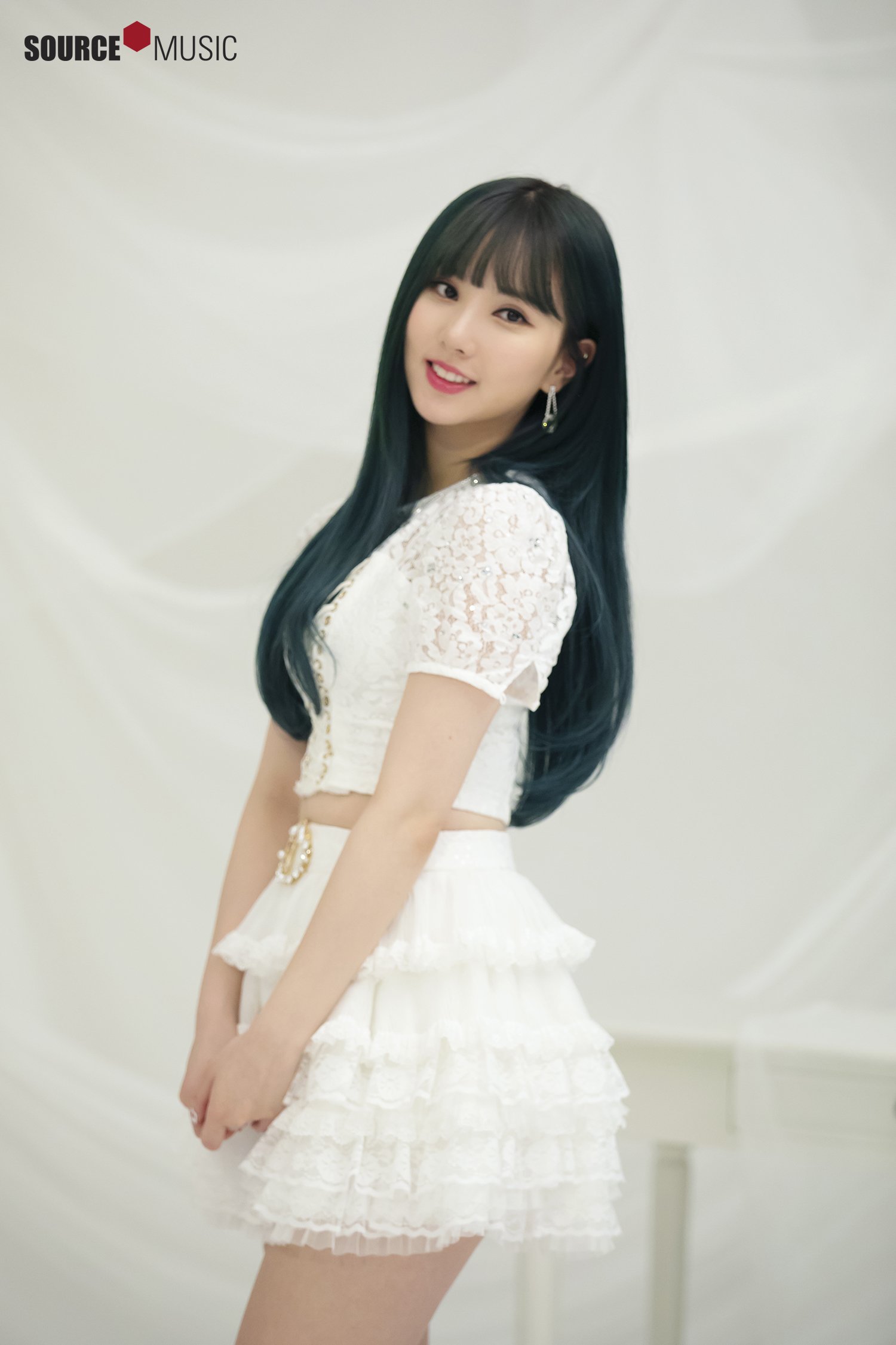 Jung Eunbi | Eunha 🇵🇭 on Twitter: "[PHOTO] #GFRIEND Poster Photoshoot Behind (Eunha) 2' Source ...