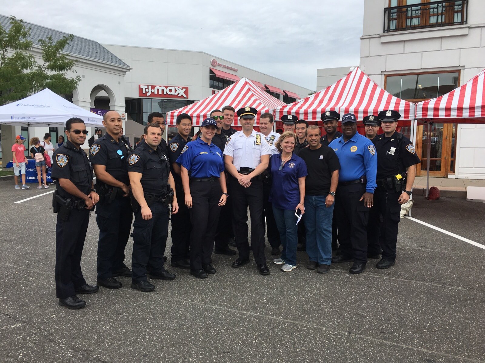 NYPD 104th Precinct on Twitter: "#HAPPENINGNOW at The Shops at Atlas Park Mall. The Glendale ...