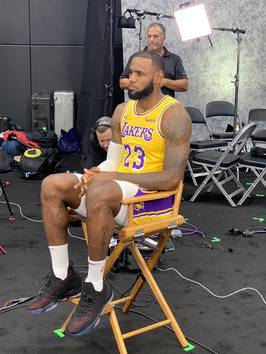 Lebron James Calves LeBron James Reacts To Bronny James' Massive Dunk