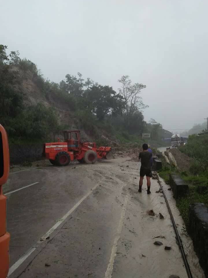 Road In Sta Fe Nueva Vizcaya Not Passable Due To Landslide Pulis Santa Fe Via Harris Julio
