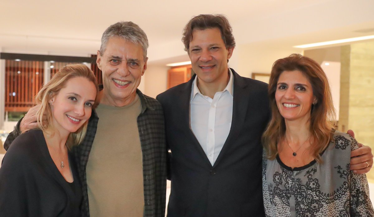 Fernando Haddad, Manuela D’Ávila e Ana Estela durante jantar com Chico ...