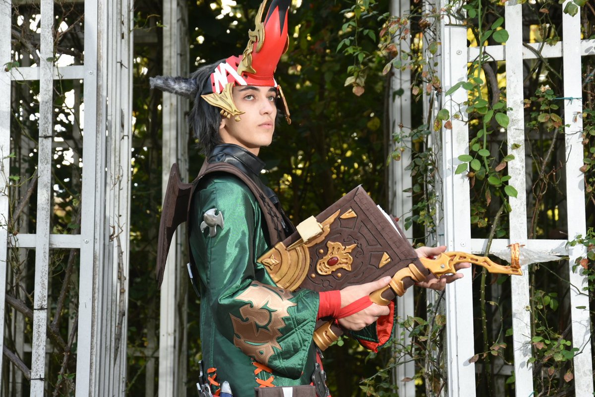 Final Fantasy Summoner Cosplay